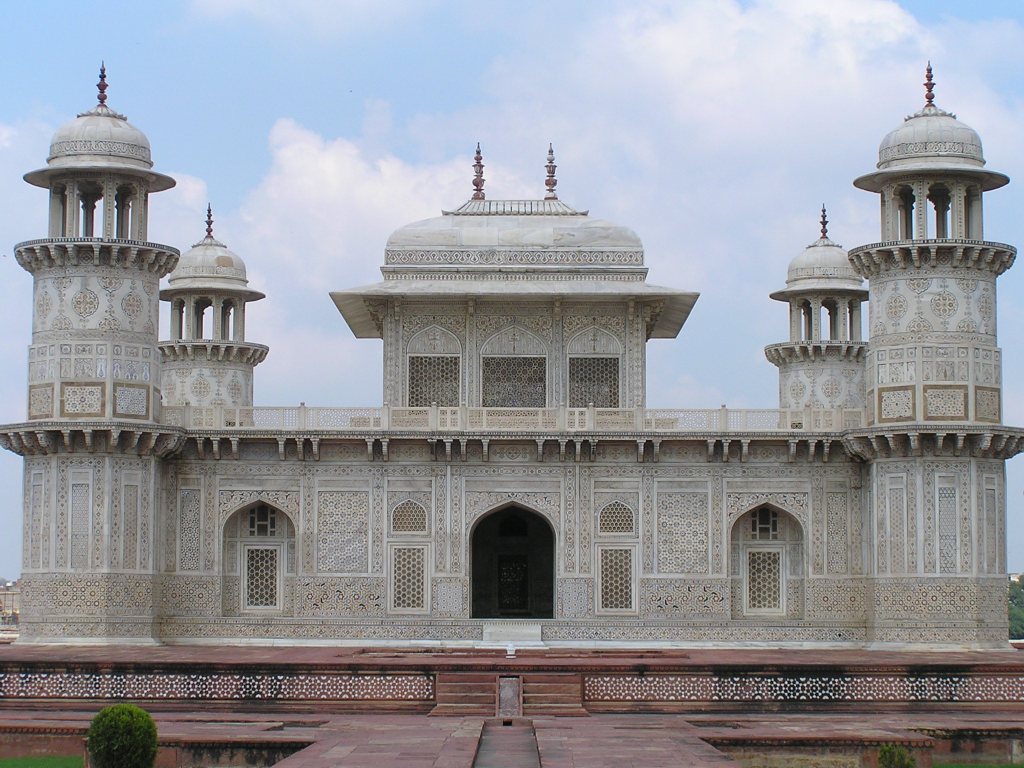 Agra: Itmad-ud-Daula Tomb – Astonishing India