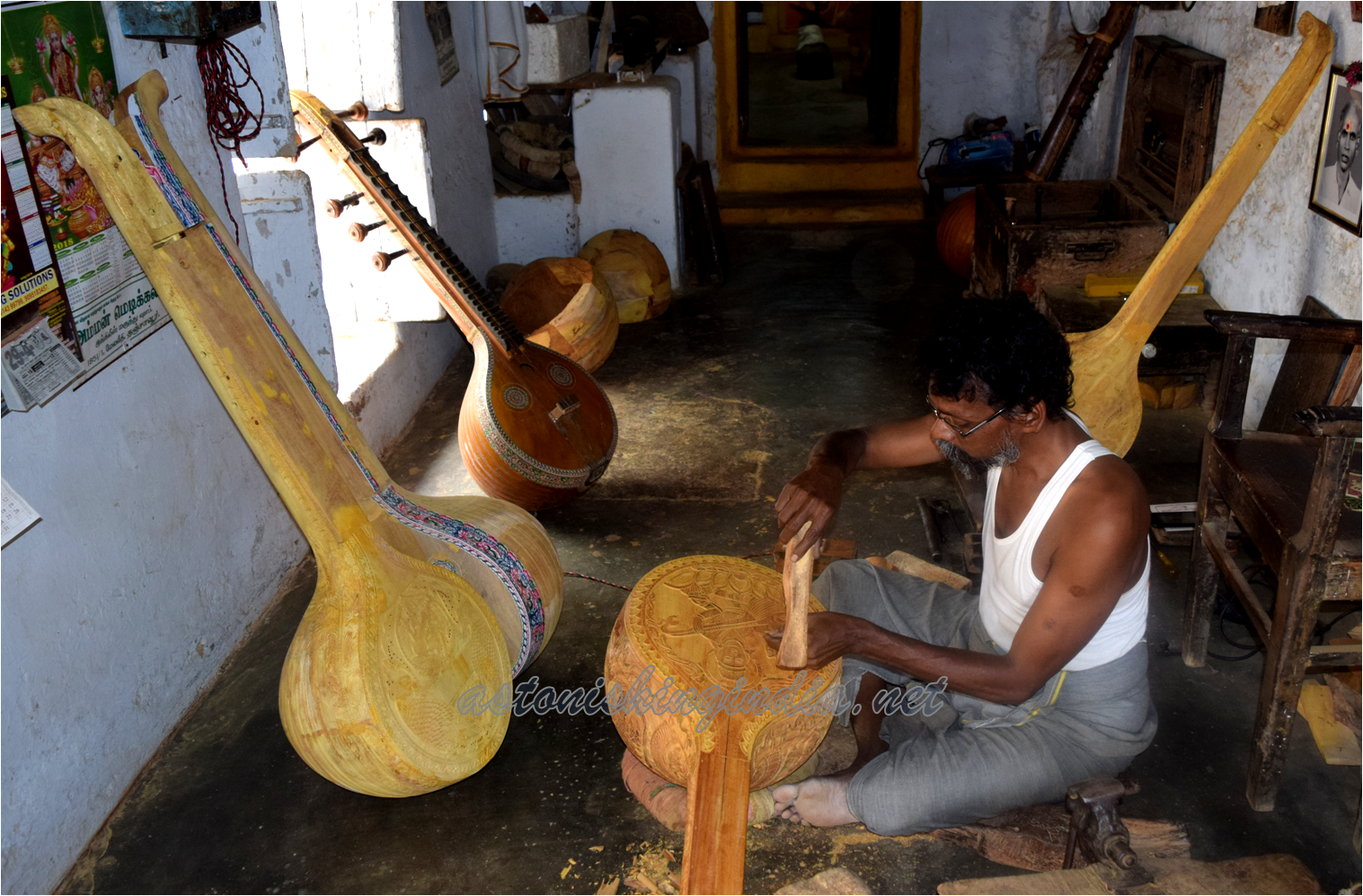 Handcrafted Saraswati Veena Of Thanjavur – Astonishing India